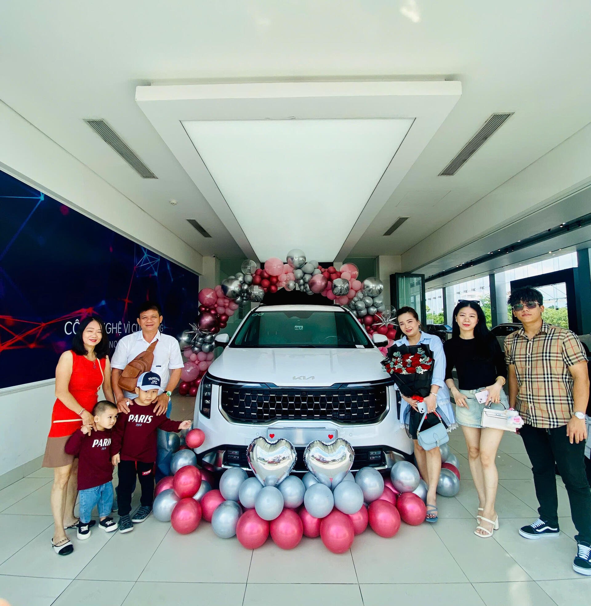 THACO AUTO Bình Tân bàn giao xe Kia New Carnival đầu tiên tại Showroom ...