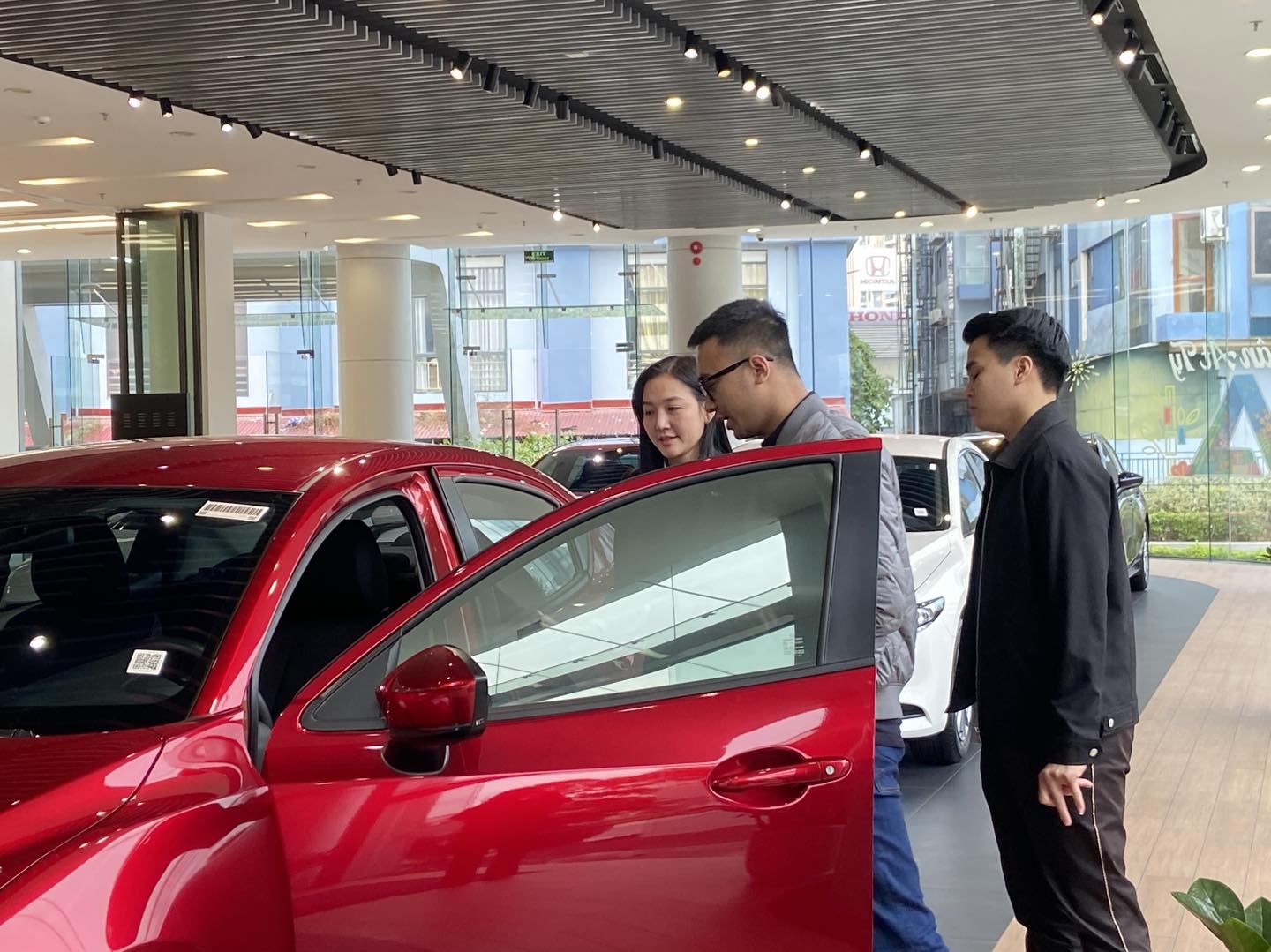 THACO AUTO BẮC NINH TẤP NẬP KHÁCH HÀNG TRONG NHỮNG NGÀY ĐẦU XUÂN ẤT TỴ ...